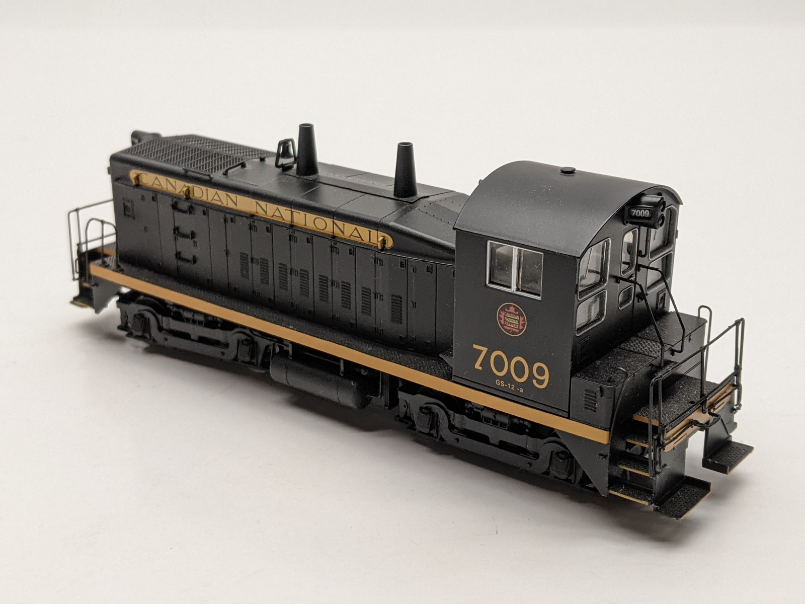 Proto 2000 96053 HO SW9/1200 Switcher - Canadian National / CN #7009 ...