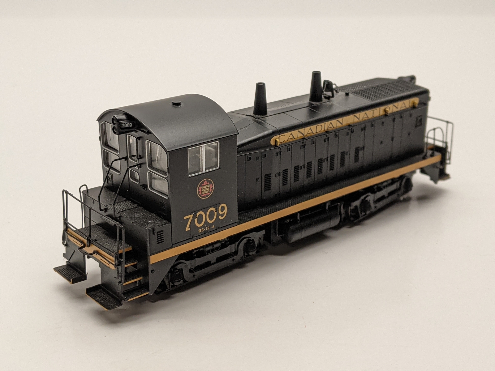 Proto 2000 96053 HO SW9/1200 Switcher - Canadian National / CN #7009 ...
