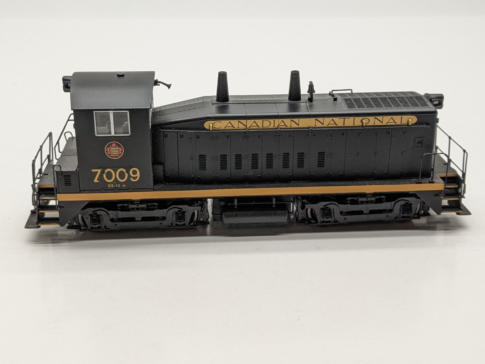 Proto 2000 96053 HO SW9/1200 Switcher - Canadian National / CN #7009 ...