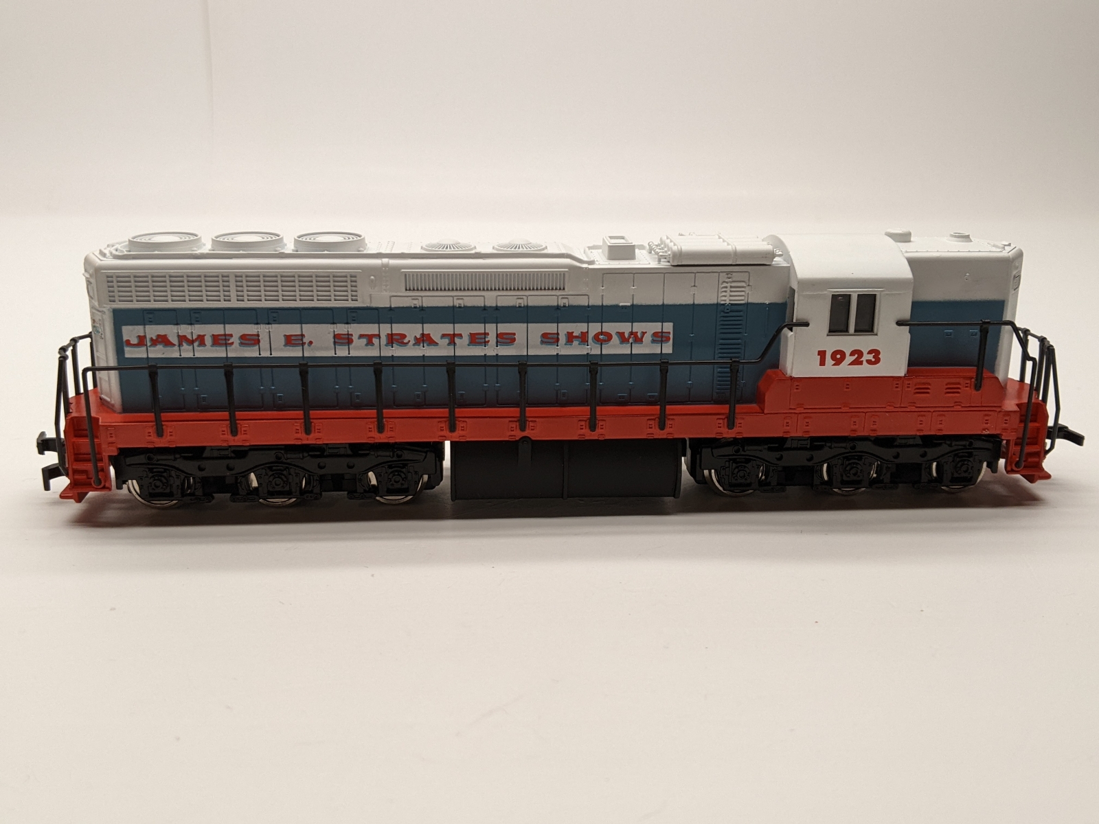 IHC 318 HO James E Strates Shows Train Set - Locomotive & 4 Coaches For ...